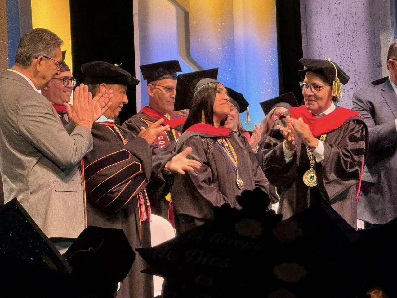 La cantante Nimsy López es honrada con Maestría Honoris Causa por la ...