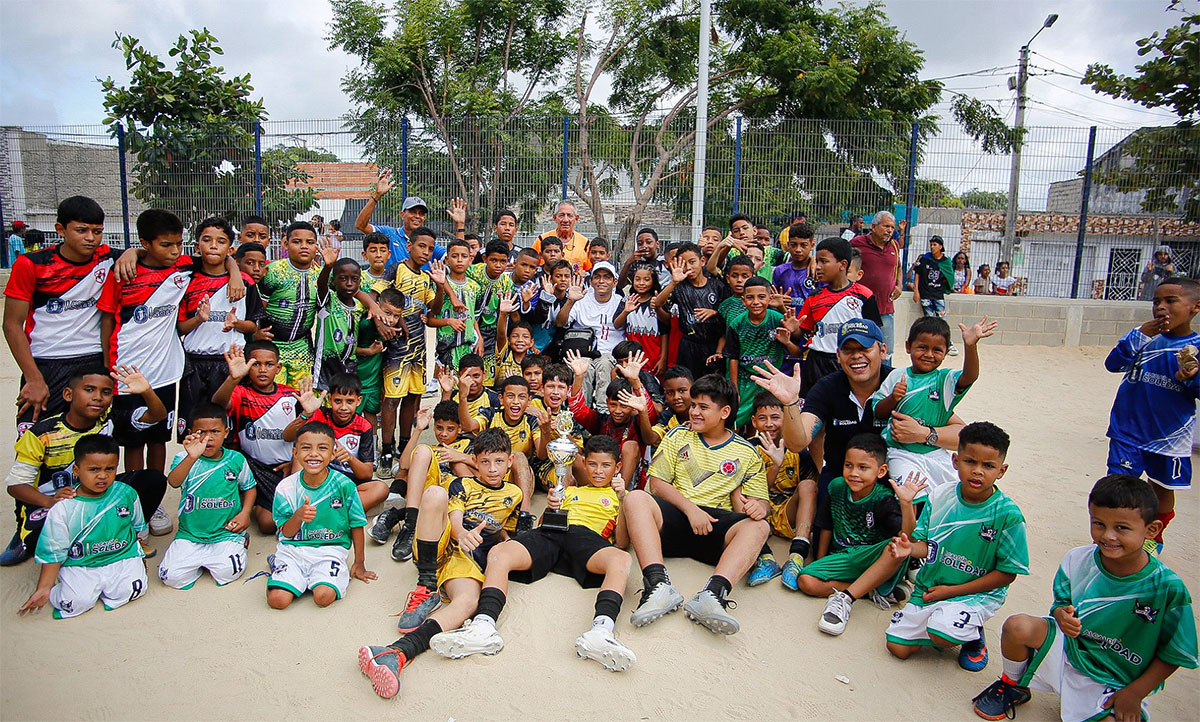 Colombia: Marcando goles por la paz - DIARIO CRISTIANO